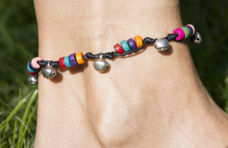 Bracelet cheville Bahia fil coton noir perles bois multicolores grelots ...